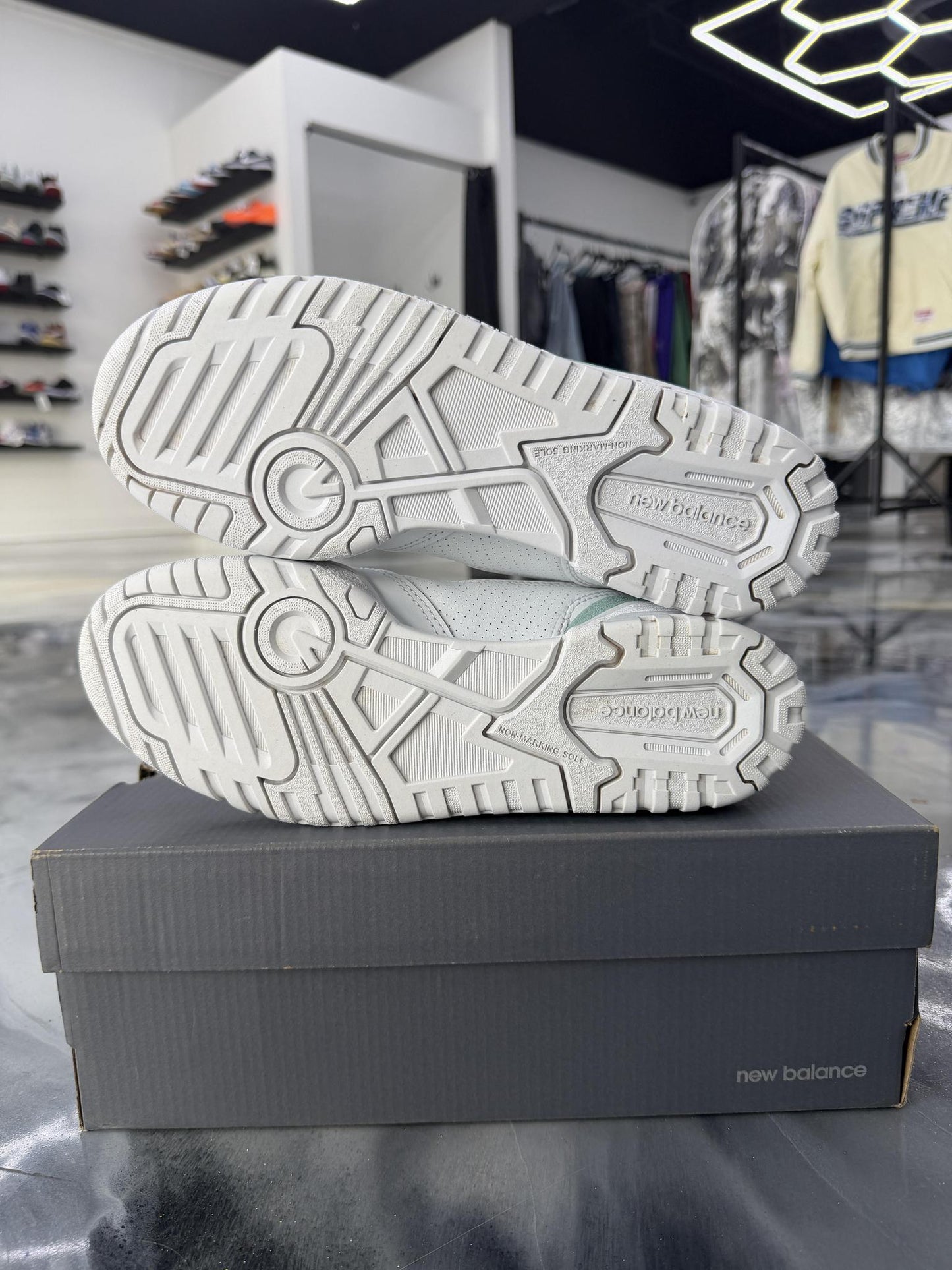 New Balance 550 "White Green" Size 7Y/8.5W – Grail Central
